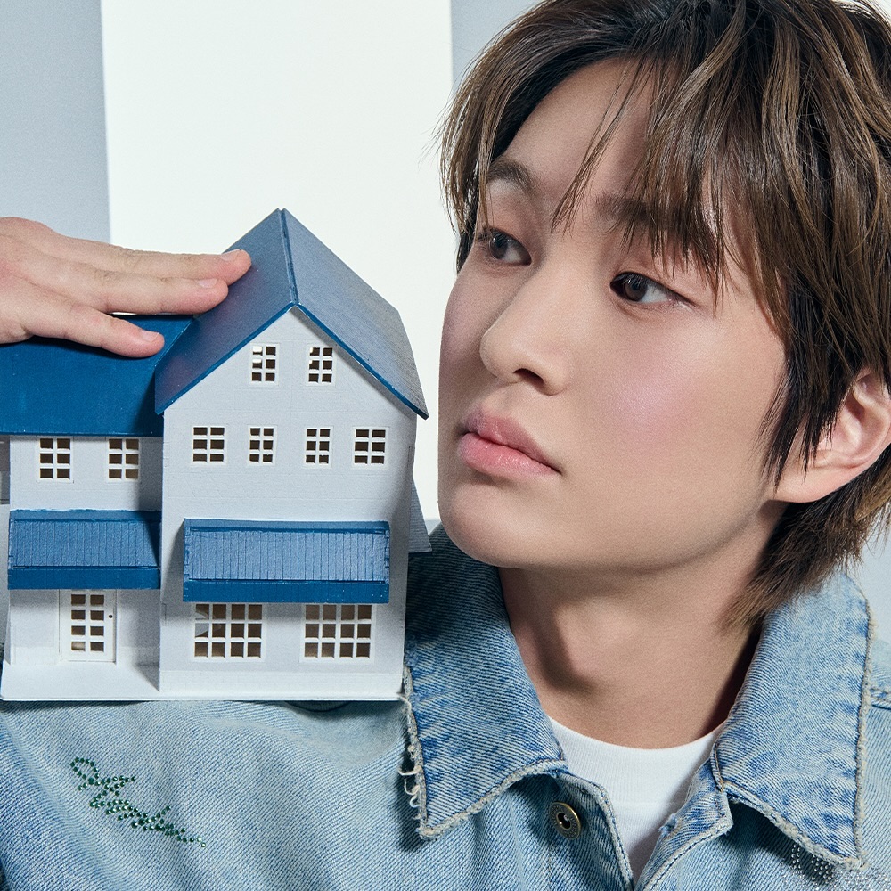 SHINee's Onew Stuns Fans with Refreshing Denim-on-Denim Look in New ...